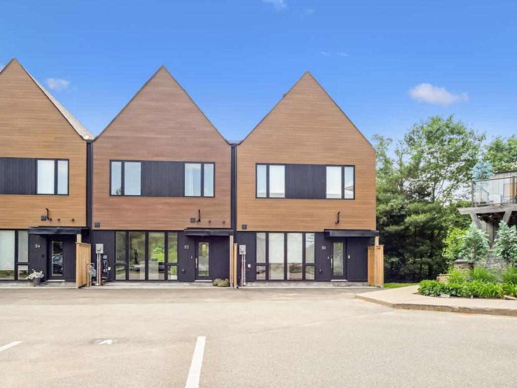 Luxury Resort Villa in Muskoka, Gravenhurst (updated prices 2026)