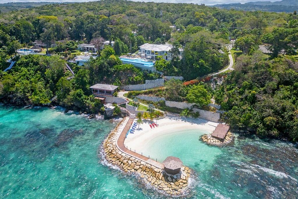 Beachfront Villa in Tower Isle Private Paradise, Tower Isle (updated ...