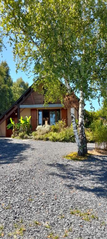 Gîte perché sur une crête dans un tout petit village des Hautes ...