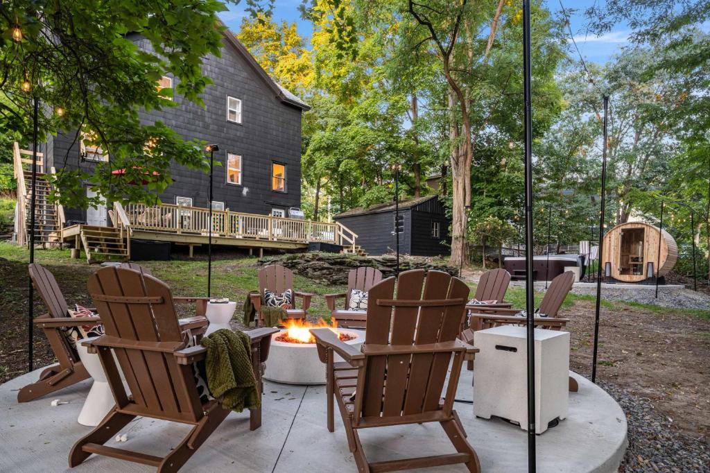 Hudson Valley Hot Tub Sauna Fire Pit Games, Hudson (precios ...