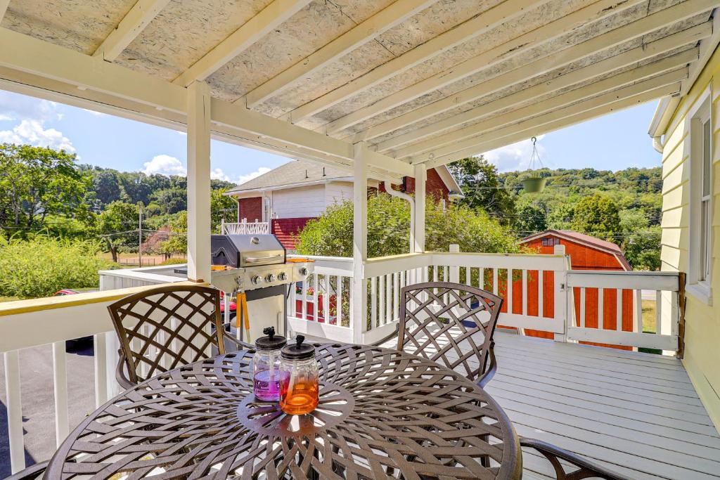 3 Mi to Dtwn and Flood Museum Cozy Q Cottage, Johnstown (updated prices ...