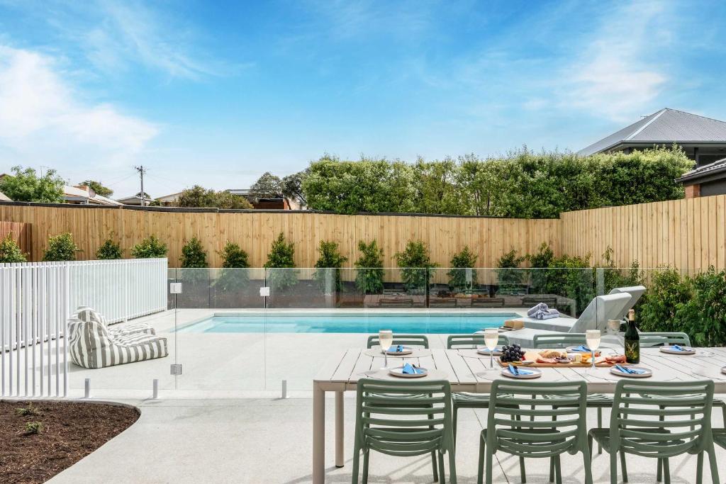 Seaspray Cottage - Heated Pool Beach, Rosebud (precios actualizados 2026)