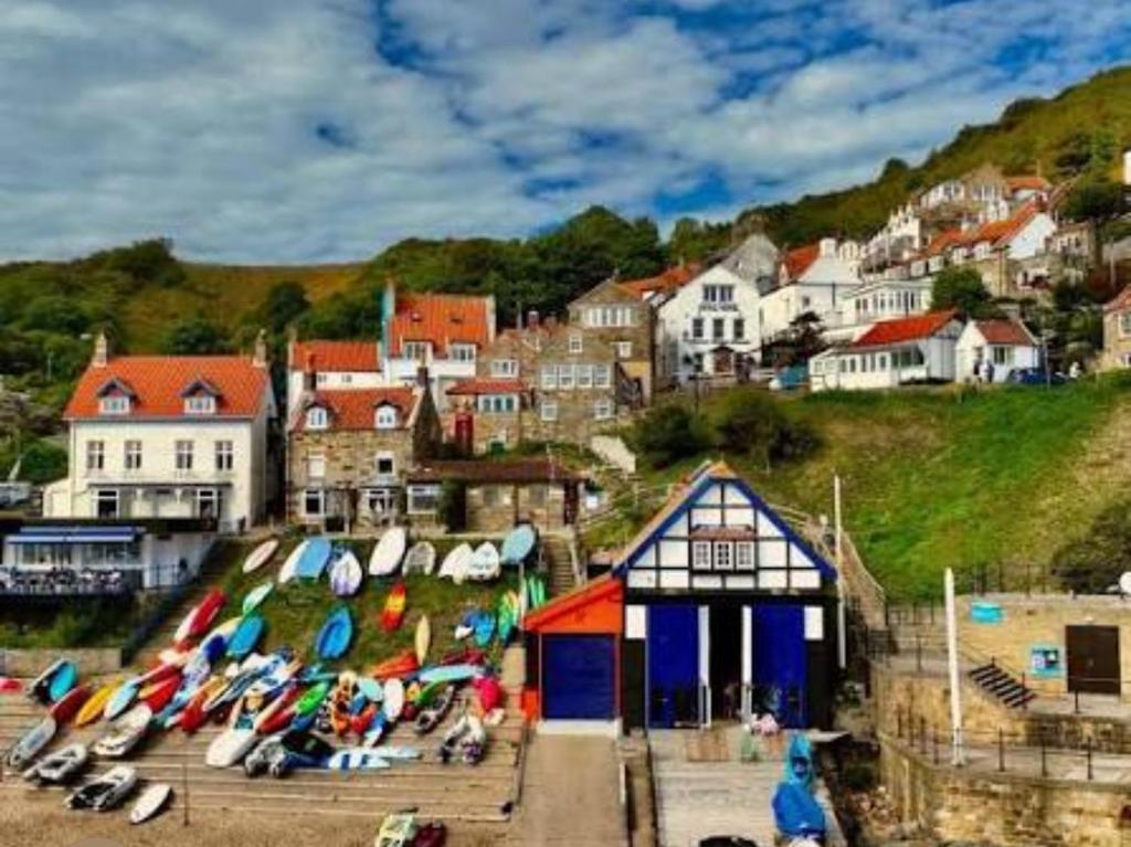 Roe Deer Lodge with Wood-Fired Hot Tub - Alum House Litlebeck, Whitby ...