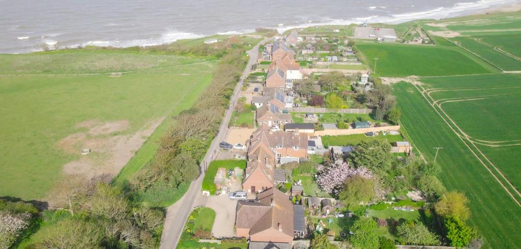4 bed house 50 yards from the beach & lighthouse, Happisburgh (updated ...
