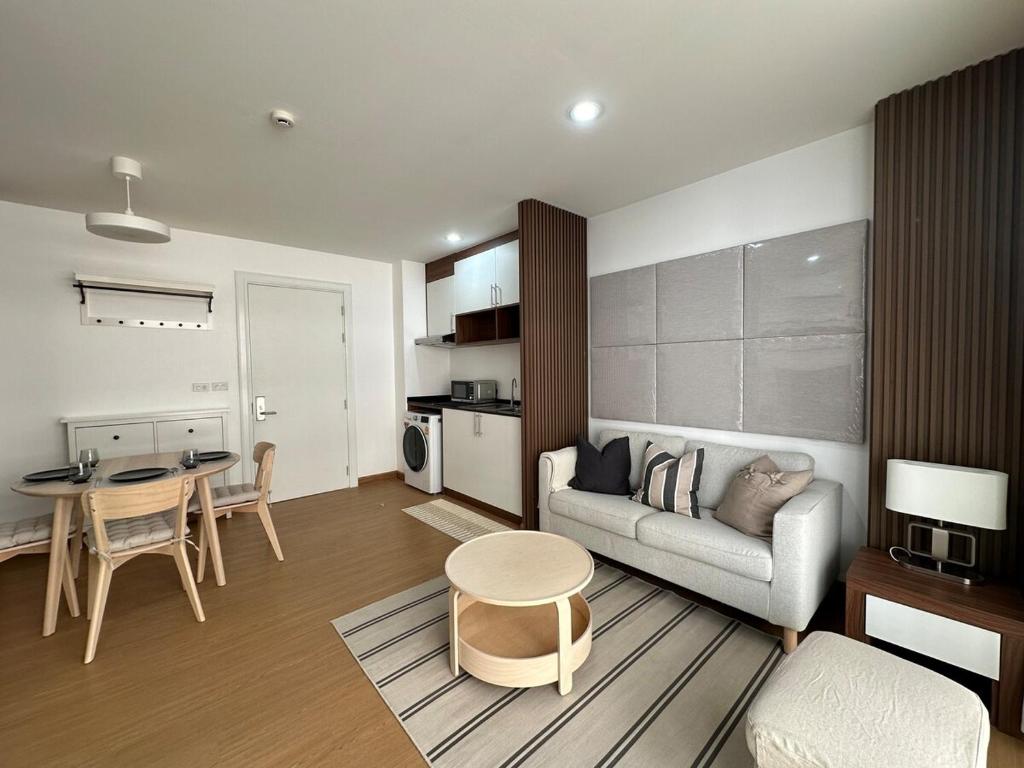 6th Avenue Sukhumvit BKK Two Bedrooms BTS Asok Nana MRT Sukhumvit ...
