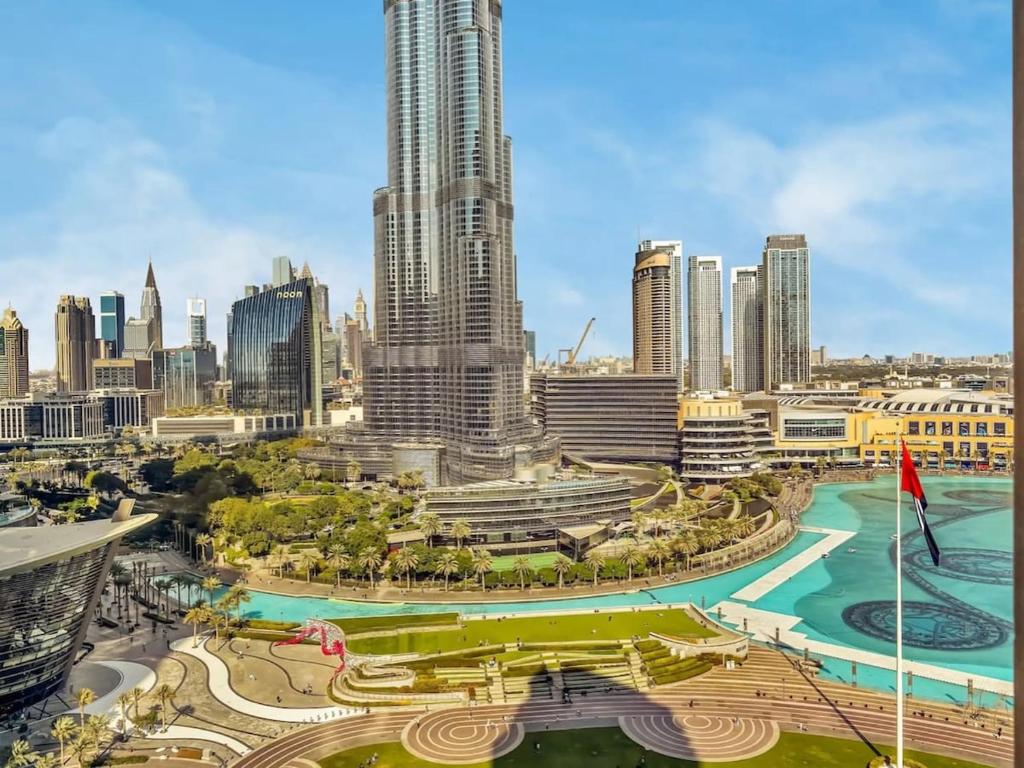 Astonishing Serene 2BR with Full Burj Khalifa & Fountain View, Sabkhah ...