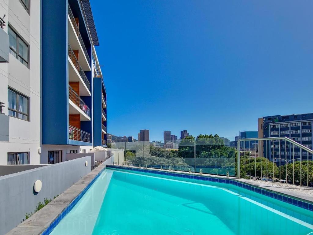 Upmarket Cape Town City Living with Mountain Views, Cape Town (updated ...