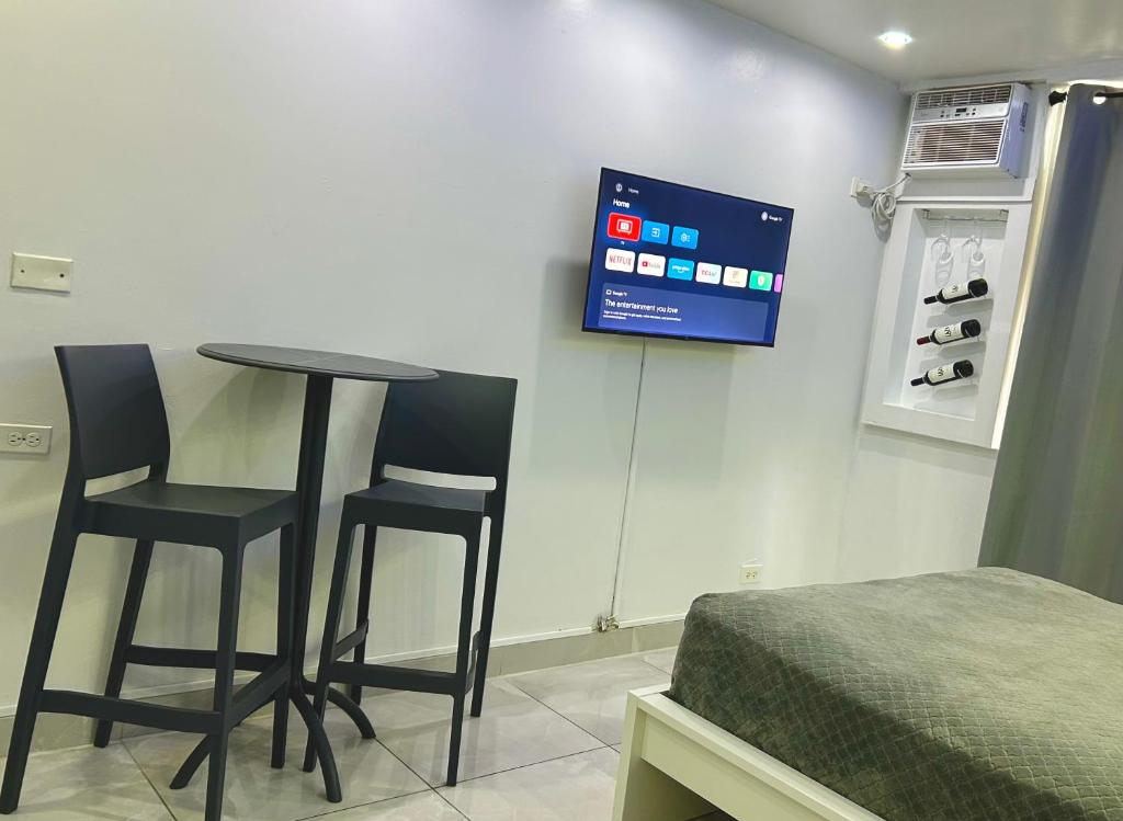 Cute Beach Studio short walk to restaurants, bars, and Casino, San Juan ...