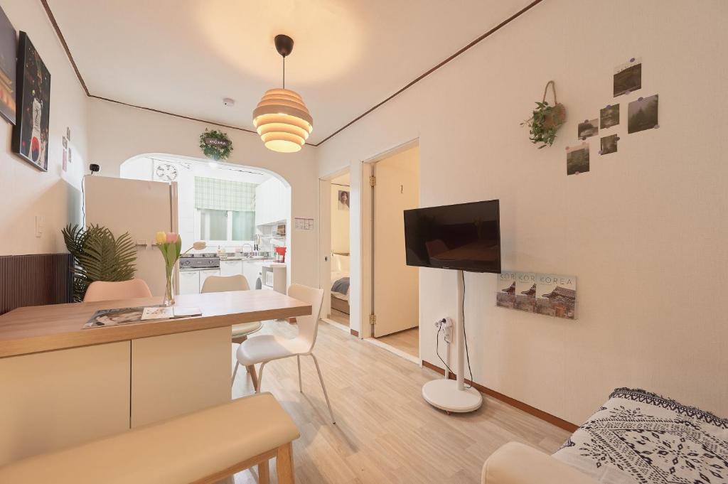 Itaewon Namsan View Stay, Midnight in Itaewon New, Seoul (opdaterede ...