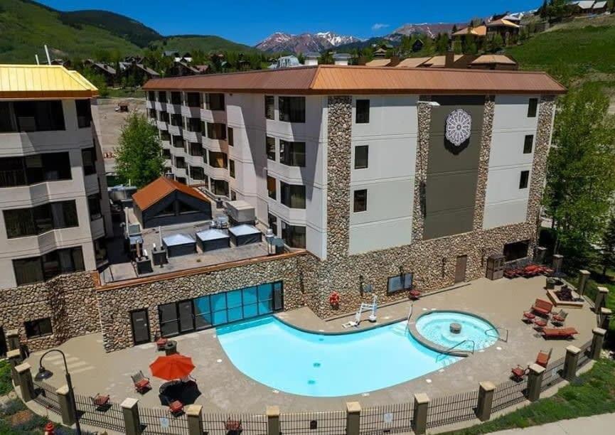 Corner King Room with Pool Hot Tub Close to Slopes, Mount Crested Butte ...