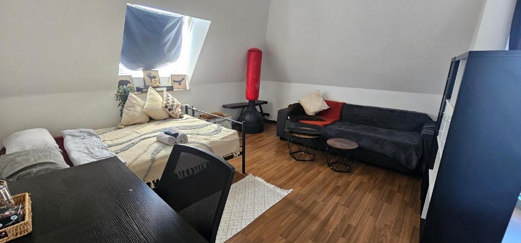 Cozy Room in Dortmund Center, with small Balcony, Дортмунд (актуальные ...