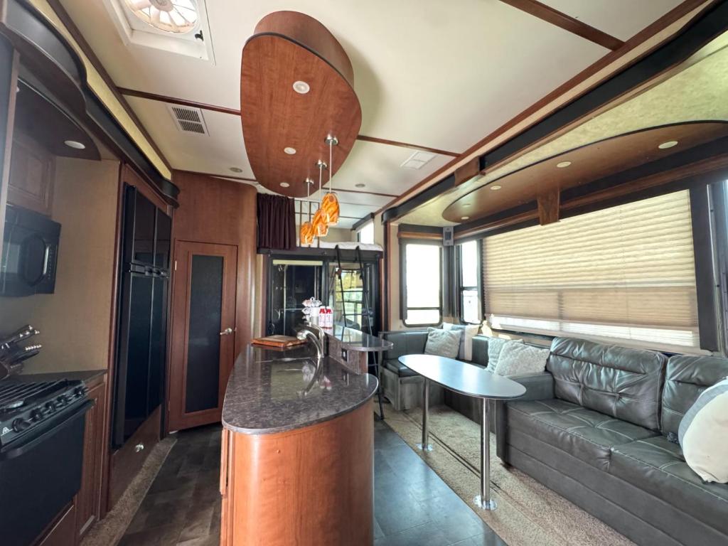 Prairie Junction Resort - Furnished RV Apartments, Stettler ...