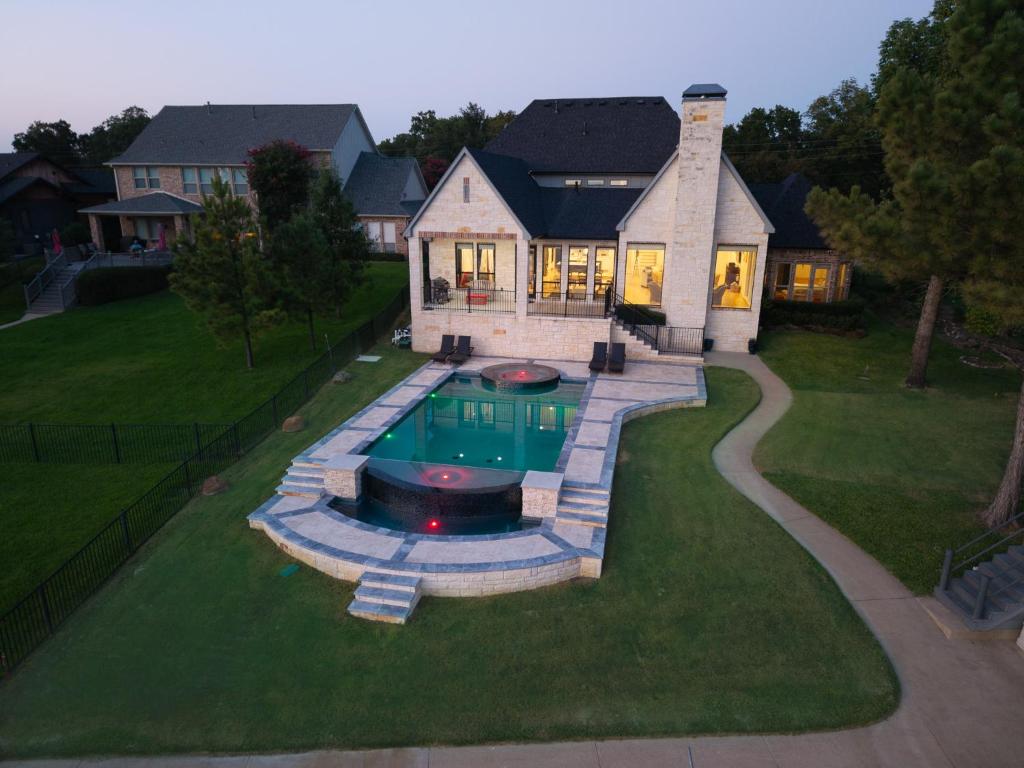 Lakeview Private Pool Hot Tub 6BR Sleeps 20 near Dallas, Malakoff ...