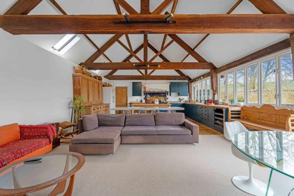 Greenhill Farm Barn- Stunning Cotswold Barn with Billiards Room, Sutton ...