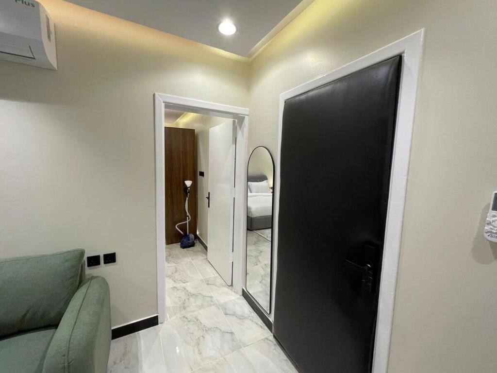 SARA 2 Luxe Royal Suite 1-BR Prime Location, Riad (posodobljene cene za ...