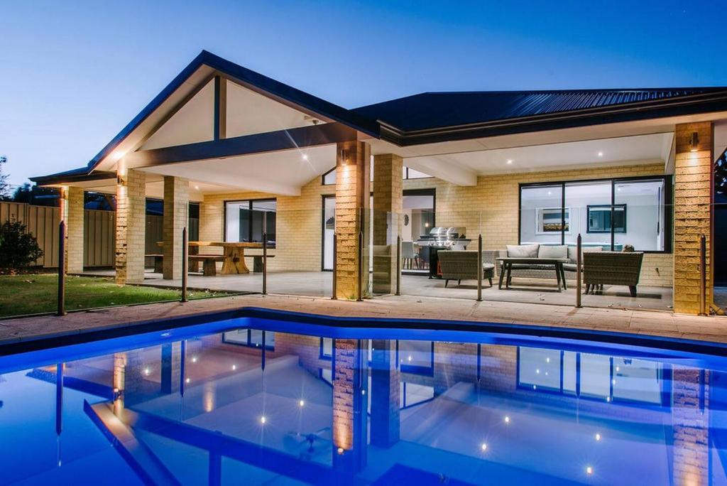 Fairways - Spacious Pool House by the Golf Course, Dunsborough ...