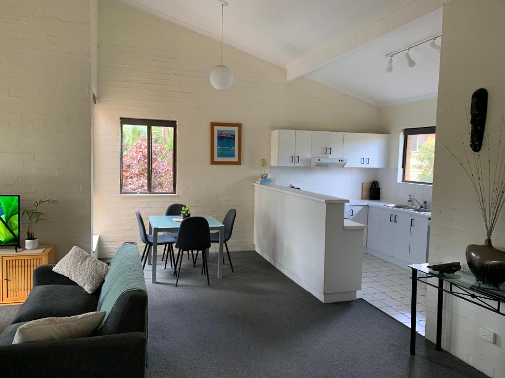 Beachside Haven Free Linen Wi-Fi Netflix air con, Boomerang Beach ...