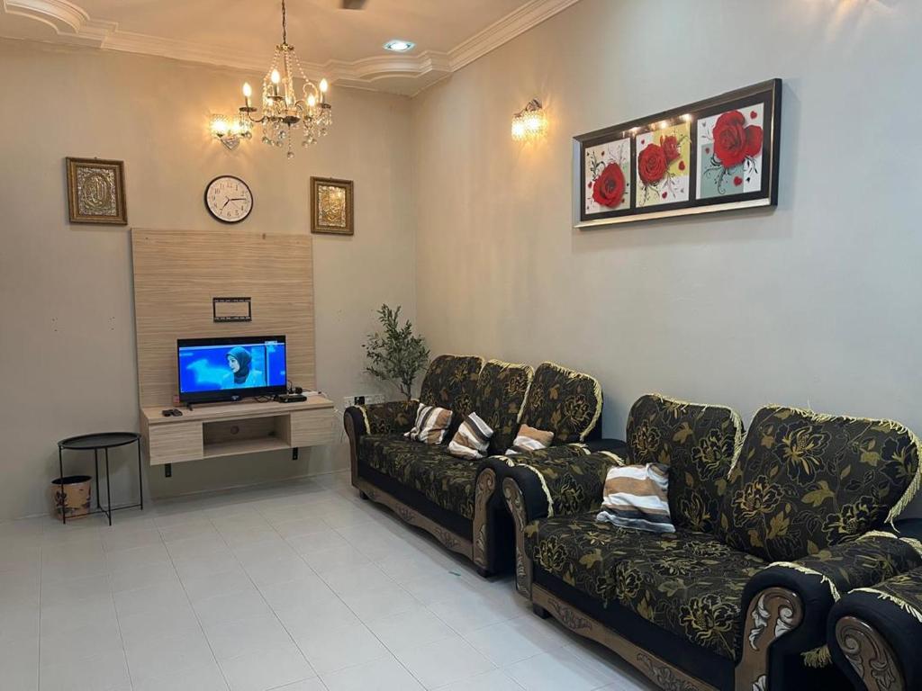 Family friendly flower homestay-3bedroom, Gerik (precios actualizados 2026)