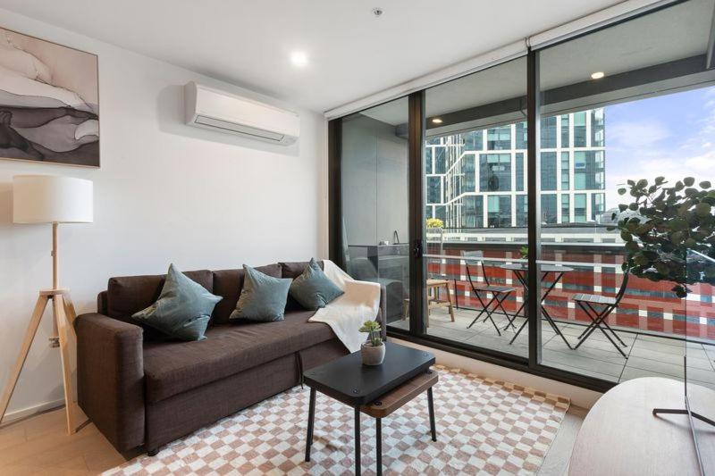 12N Abnb-Style Apt with River View, Spacious Plus Pool & Gym Near DFO ...