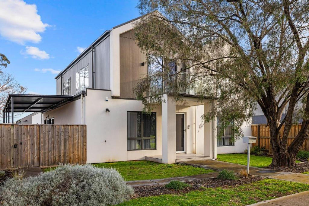 Rhyll View, Rhyll (updated prices 2026)