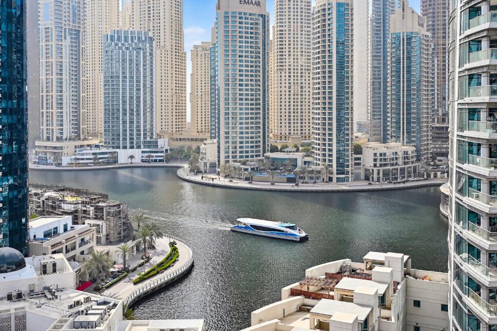 Luxury 2BR Marina View-walking distance to JBR beach, marina mall ...