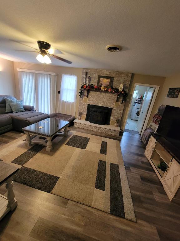 GroveSpacious home near wolfcreek ramp! Grove, Ok（2025 年最新房價）