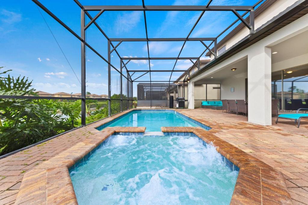 8 Bedroom Lakefront Masterpiece, Kissimmee (updated prices 2026)