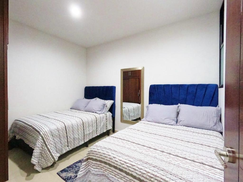 Isla Esmeralda Azul 1 Min Playa y Zona Dorada, Mazatlán (giá cập nhật ...