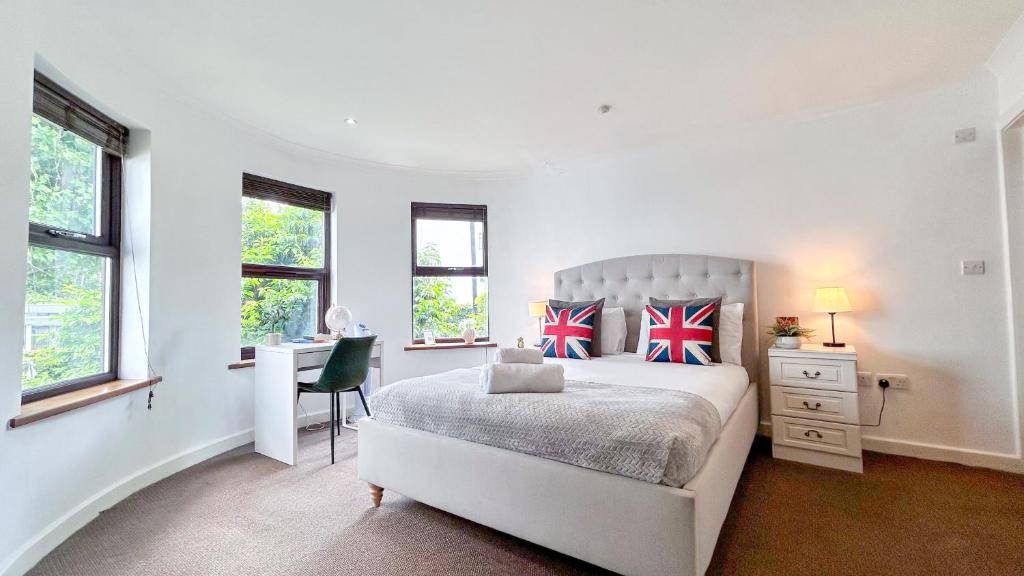 Disc Monthly Rate - Crouch End 4-Bedroom Home with Balcony & Parking ...