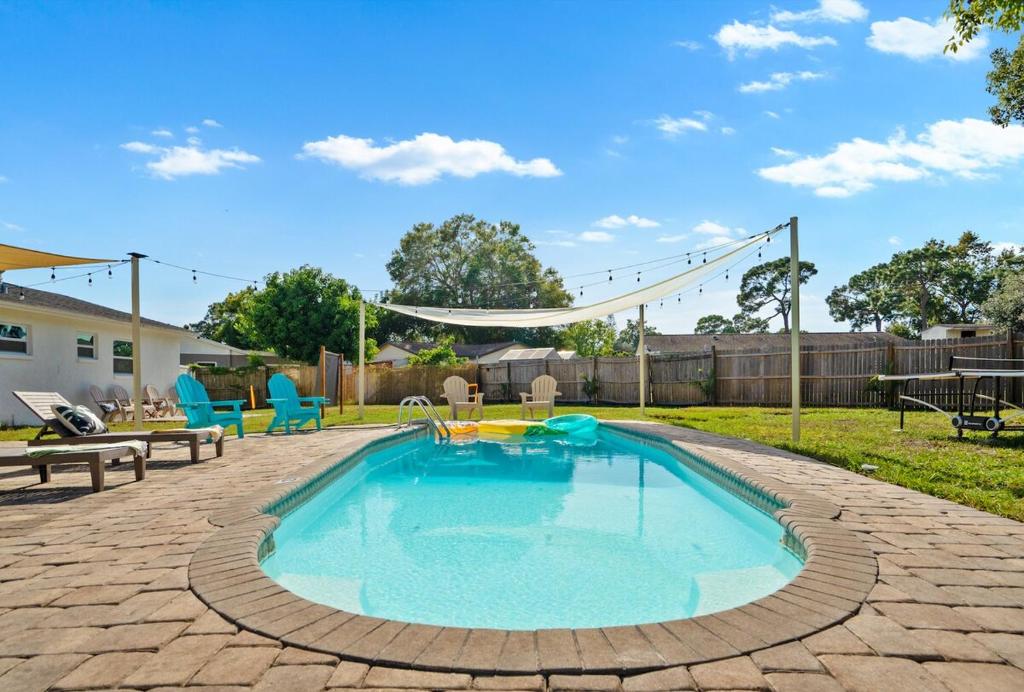 Green Oasis - Heated Pool, Mini-Golf, Ping Pong, 13 min Beach, Seminole ...