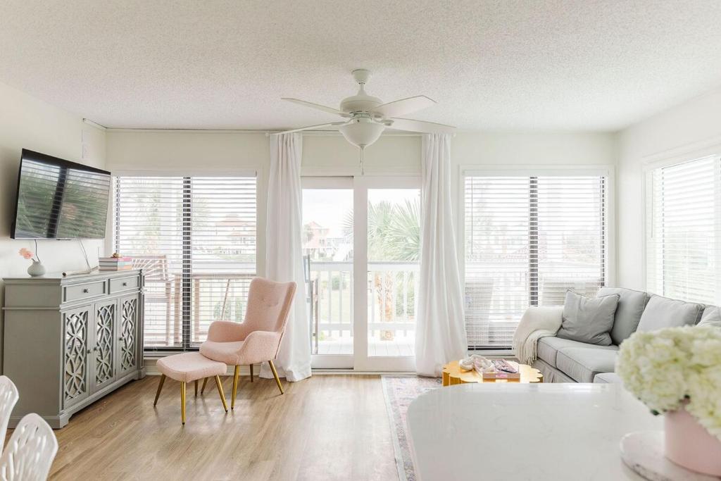 Newly Renovated Oceanfront Resort Family Fun 2B 2B, Gulf Shores ...