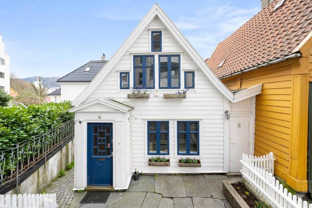 Historic Bergen house in the middle of the city center, Bergen (vuoden ...