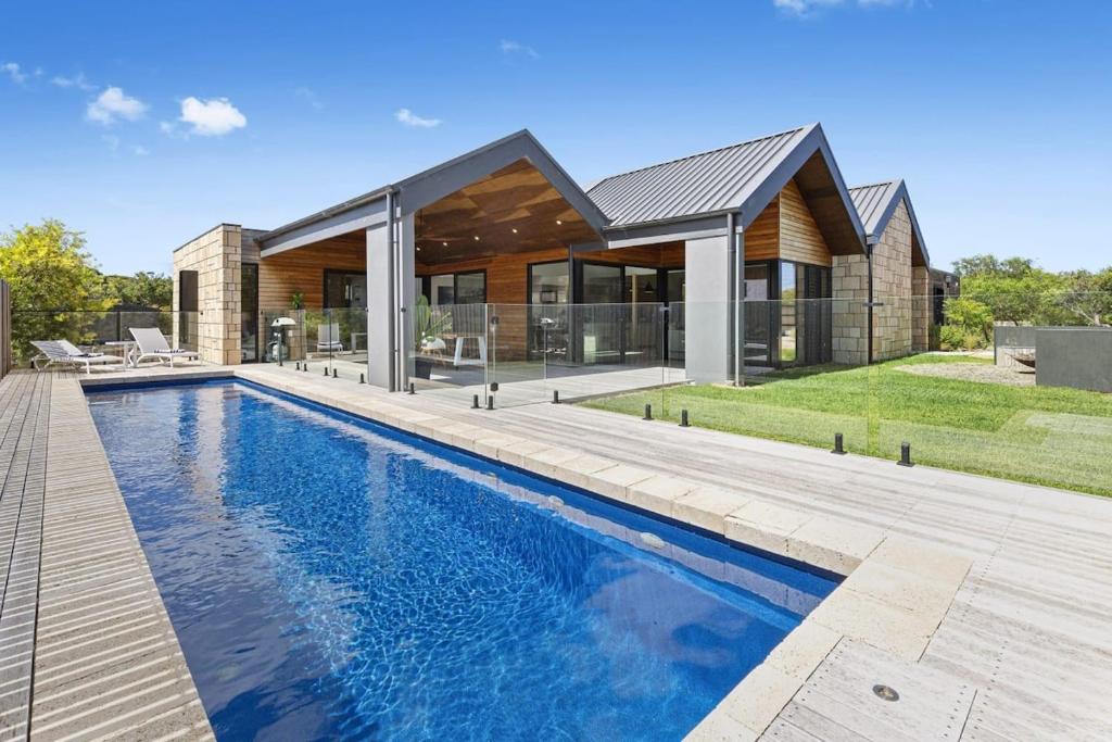 The Gables - Luxury Pool & Fire Pit 2min Beach, Blairgowrie (updated ...