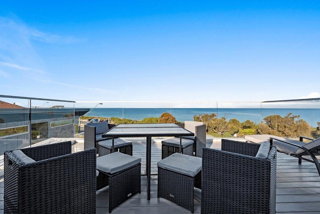 Luxury Beach House With Bay Views, Rooftop & Lift, Mordialloc (updated ...