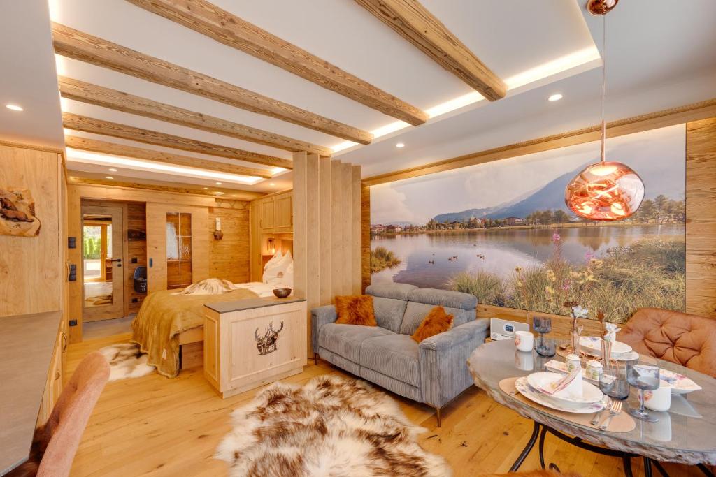 Seefeld ALPIN - Rustikales TIROLER CHALET Studio Apartment, Seefeld in ...