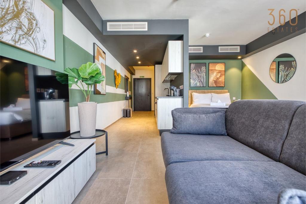 The Official Mercury Suites, APT with access to Pool by 360 Estates ...