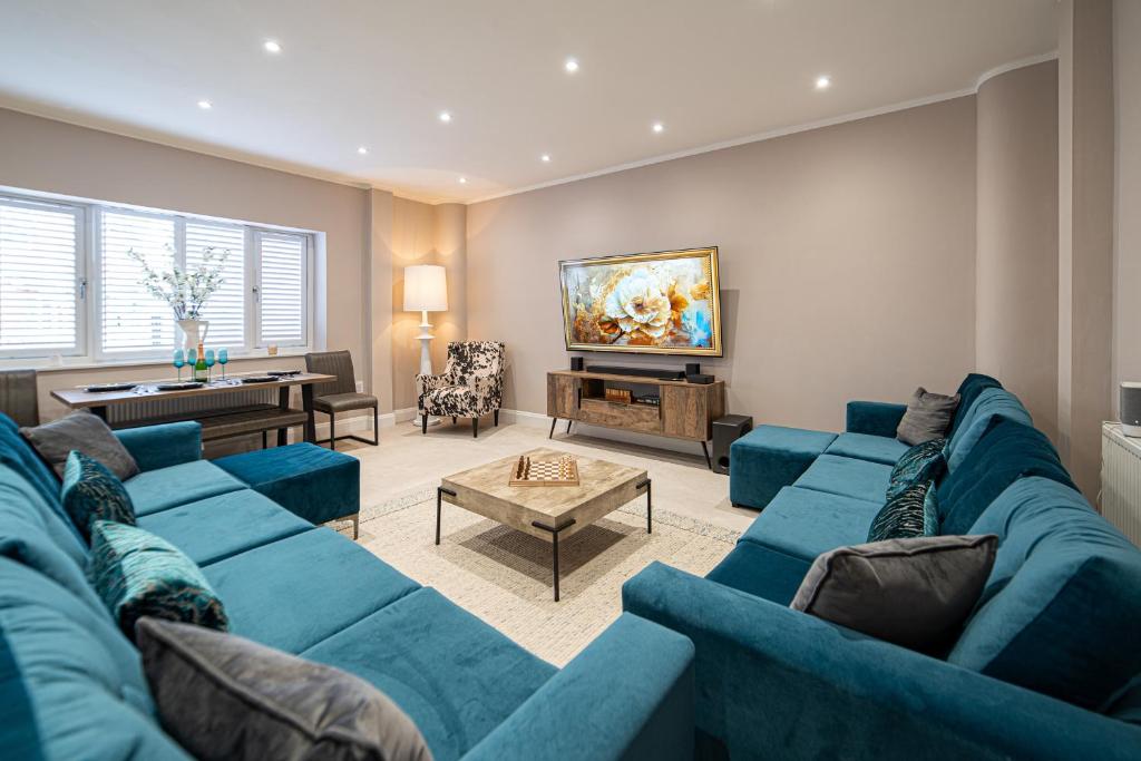 Ty Haul, meaning Sun House, open plan luxury, for work or play, Cefn ...