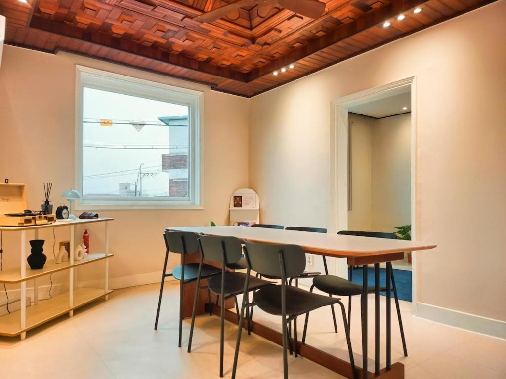 Nosong Mansion Private-Roof top-Hanok Village-Weryidan-gil-Hotel-style ...