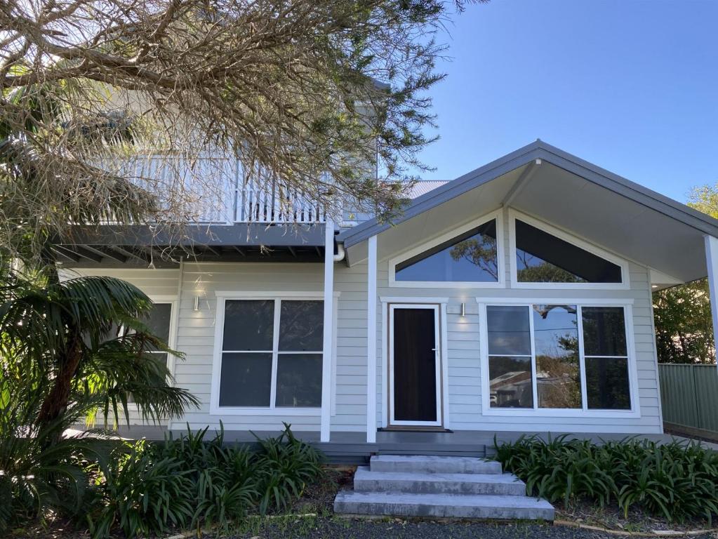 Fairlight House, Culburra Beach (updated prices 2026)