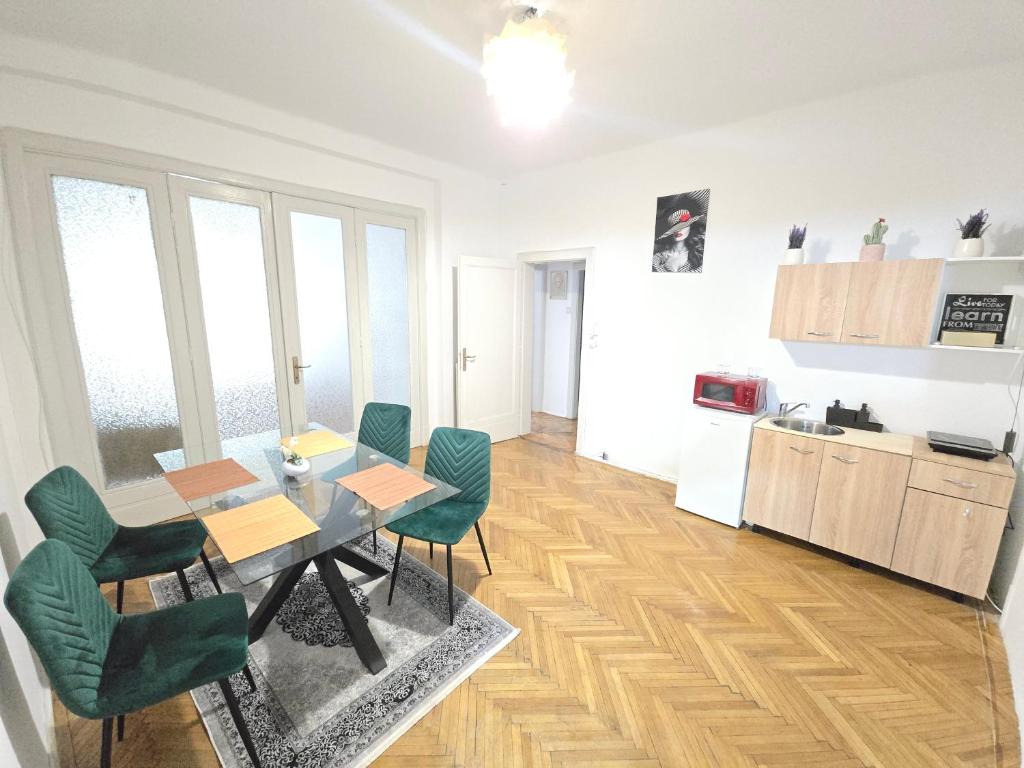 Ap12A PIATA ROMANA, Bucharest (updated prices 2026)