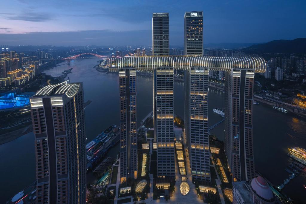 Ouchen International Sky River Hotel (Monument to the people's ...