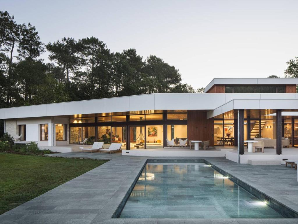 Villa Luxe au Cœur des Landes - Architecture d'Exception - FR-1-791-43 ...