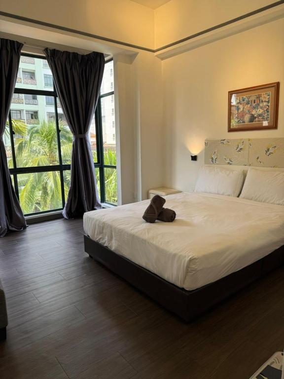 Costa Mahkota pool view 2 bedroom, 600mbps wifi, new matress Sept'25 ...