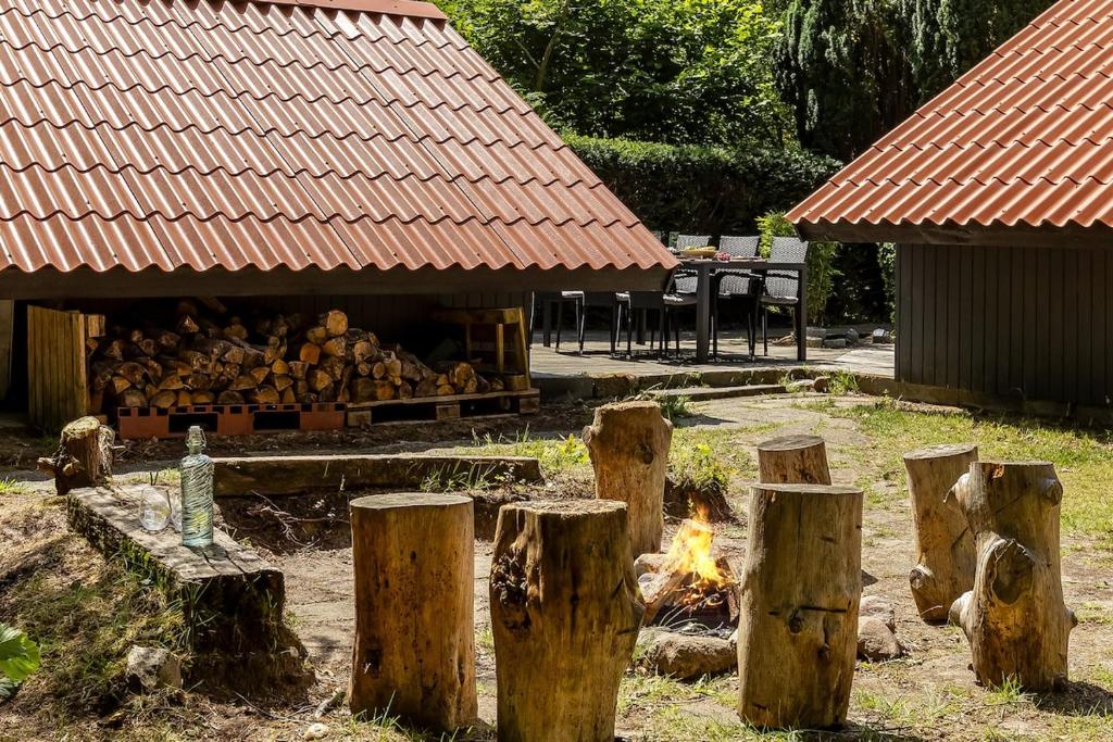 Unique forest cabin by lake near Legoland, ForestCabinDK, Ansager ...