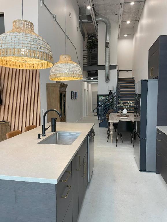 3 Bedroom Industrial Loft, shared Pavilion & Yard, San Antonio ...