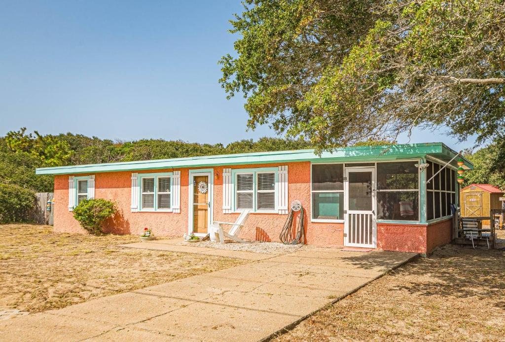 K2118 Oh So Sandy! Historic Oceanside Flat Top! Steps from Beach, Short ...