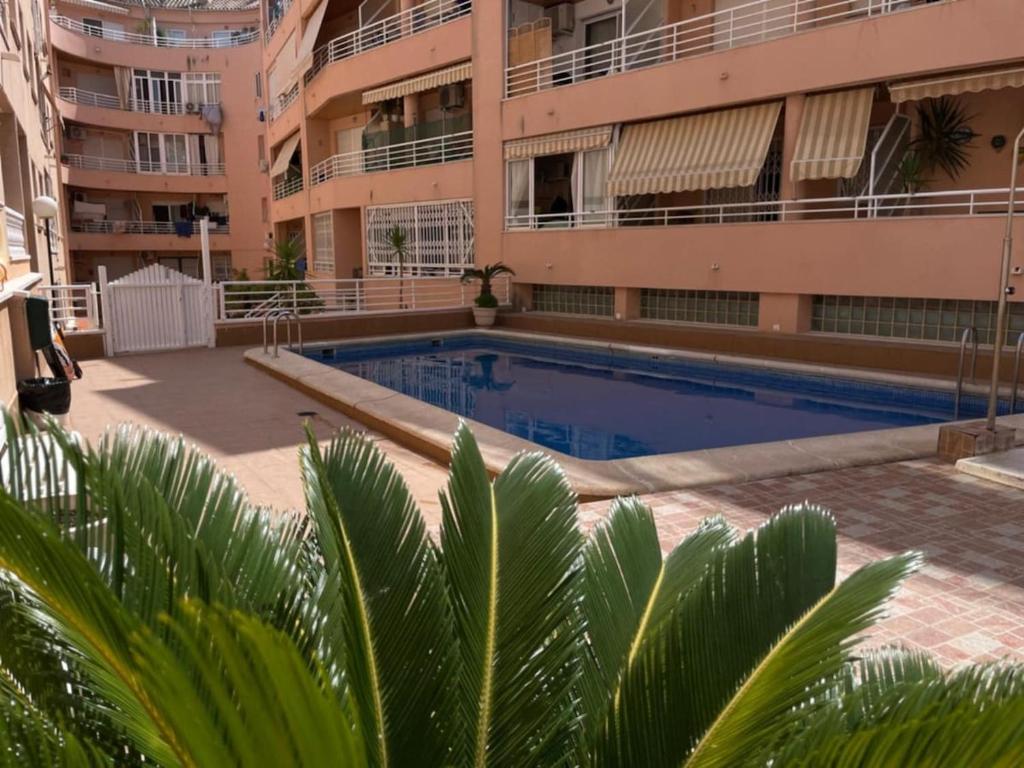 Apartment with a Pool near Beach, Torrevieja (precios actualizados 2025)
