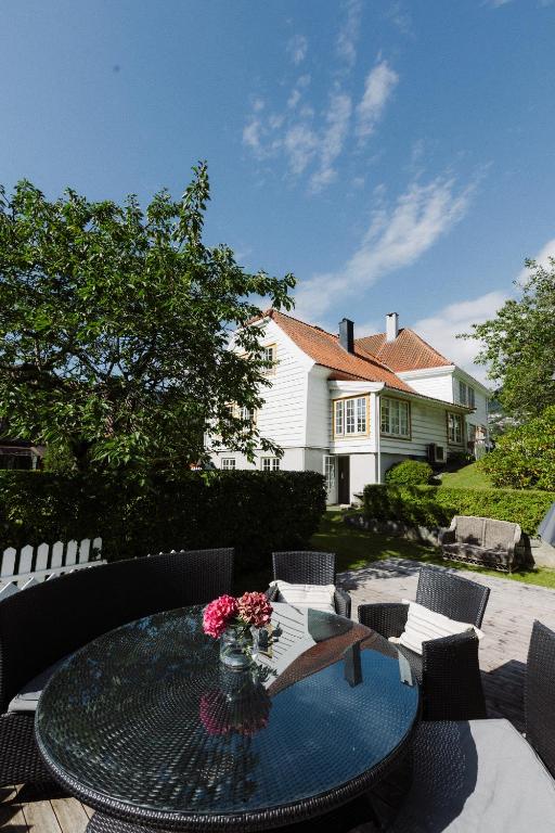 Stryn - house by the river, Stryn (updated prices 2026)