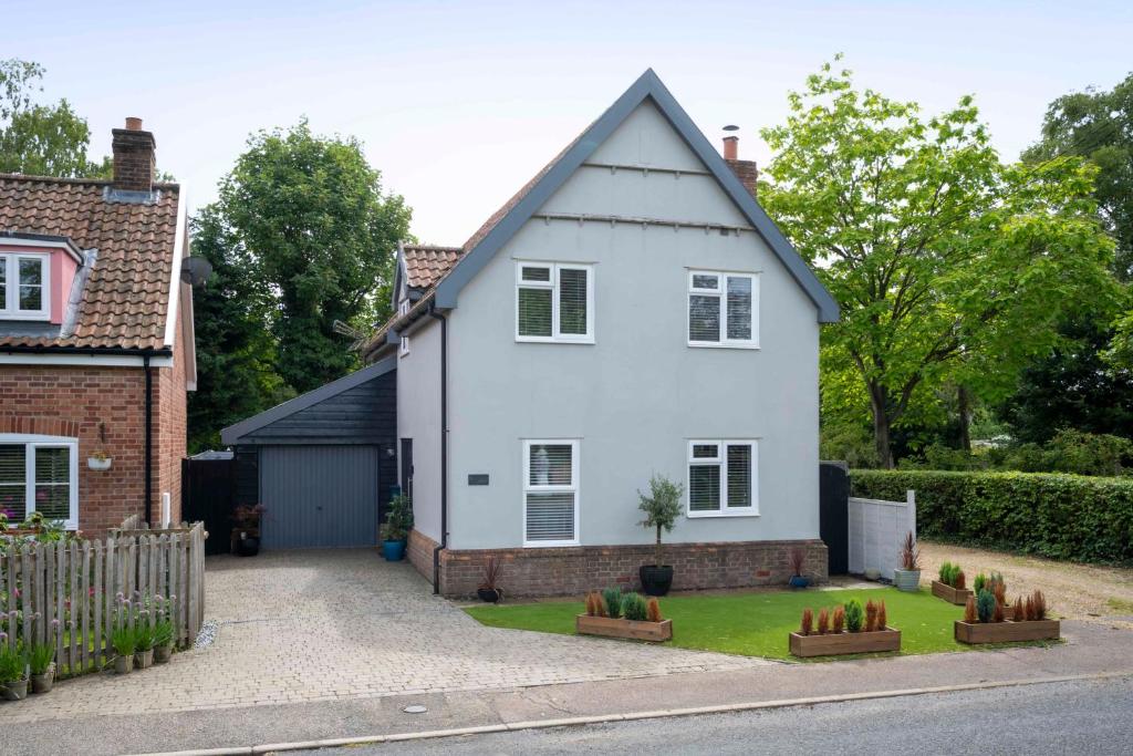 Charming Detached House in Quiet Suffolk Village, Ashbocking (preços ...
