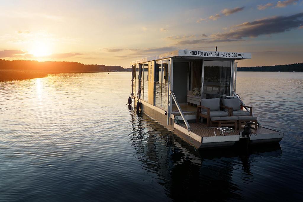Houseboat Villa Marina- domek na wodzie, Augustova (atjauninātās 2025 ...